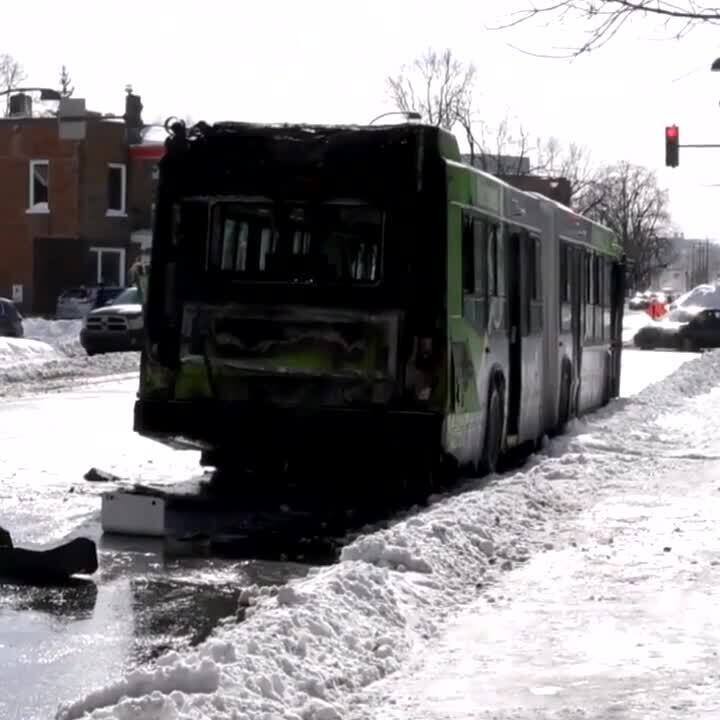 ag feu bus RTC (14 février 2025) | QUB | QUB info