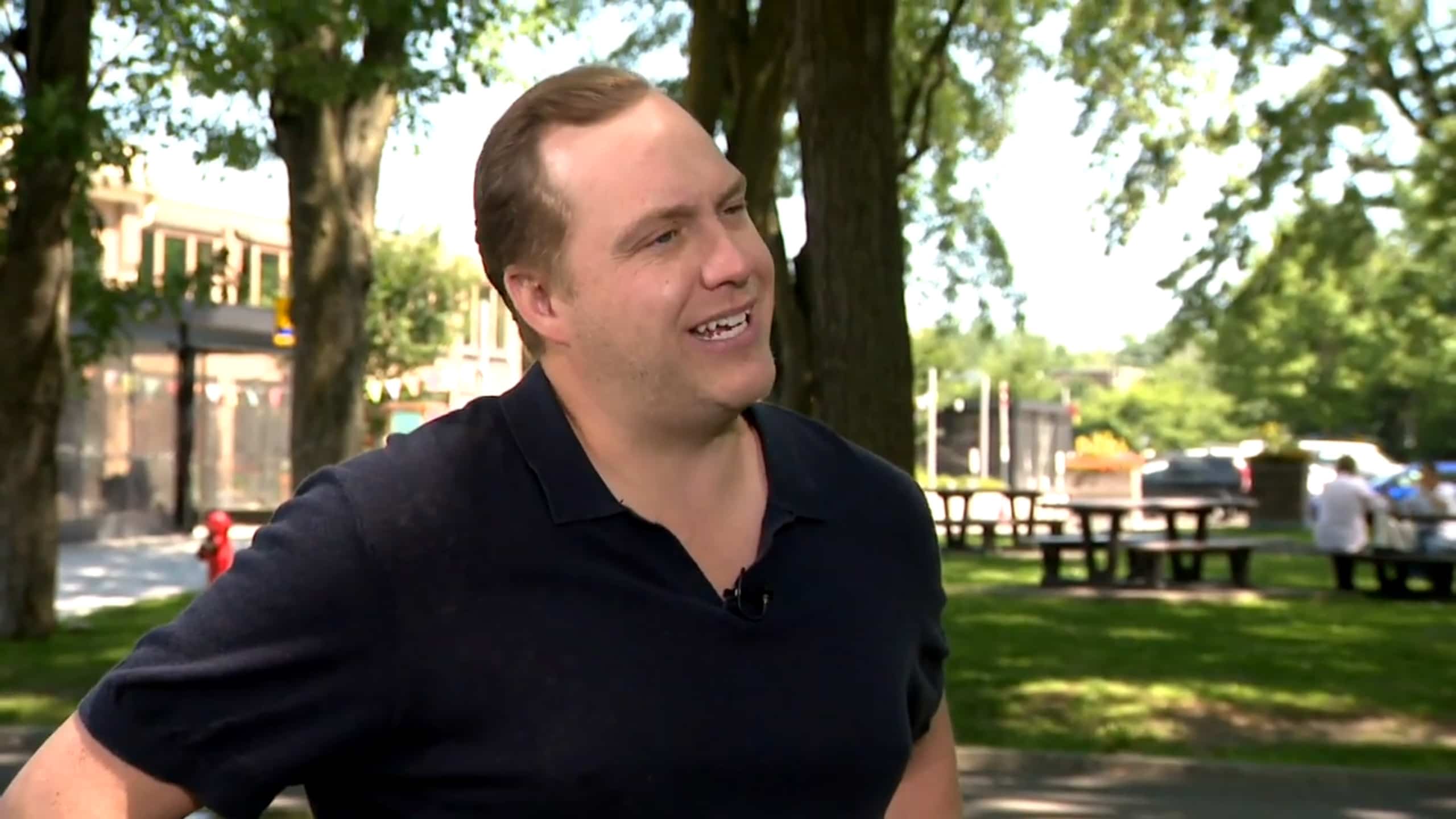 Du web à la scène : Le parcours de l'humoriste Alex Lapointe | Pleins feux sur Québec | TVA | TVA+