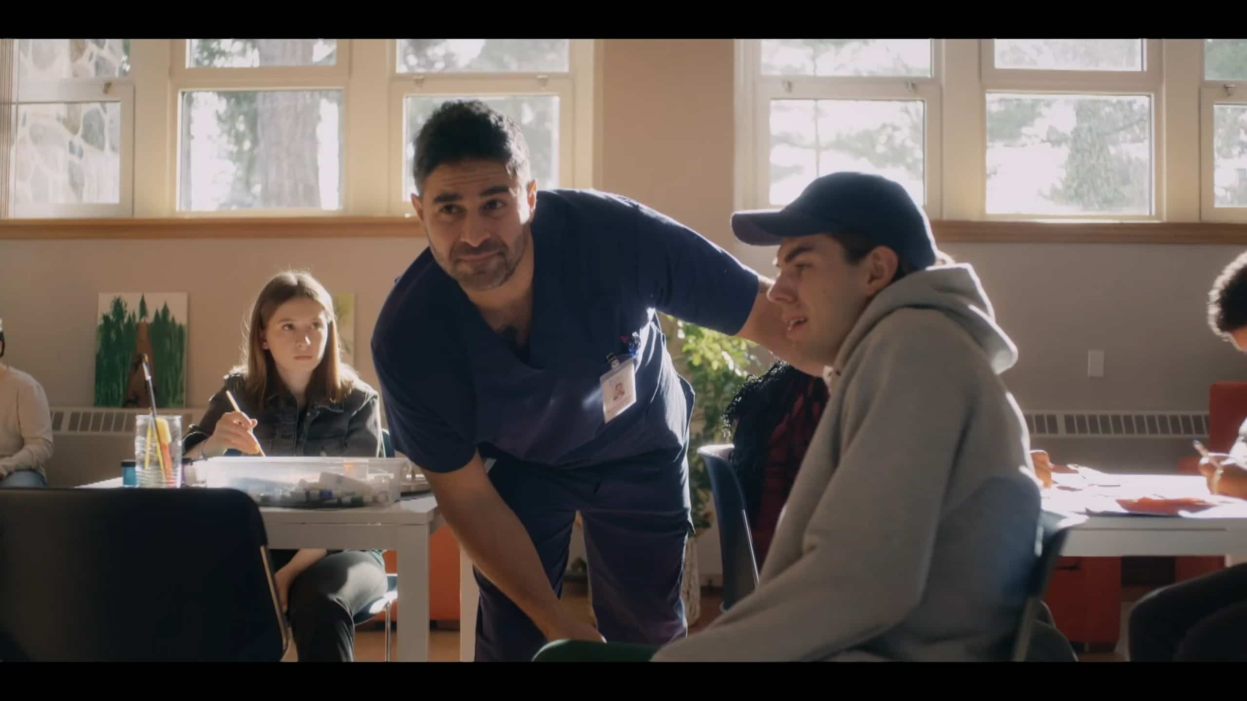 Confiné | Les bracelets rouges | TVA | TVA+