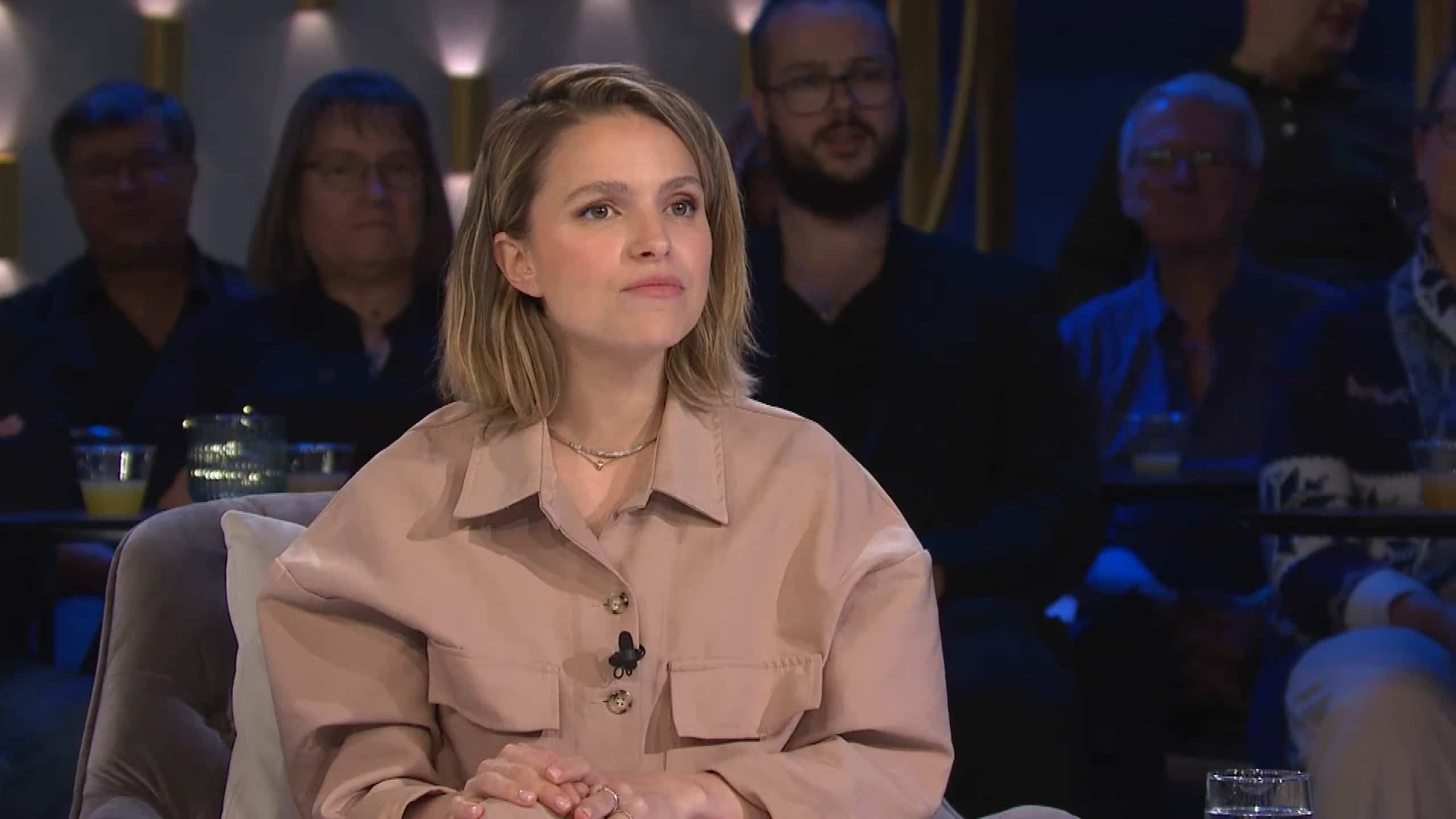 Sarah-Jeanne Labrosse et son air neutre qui donne l'impression qu'elle ...