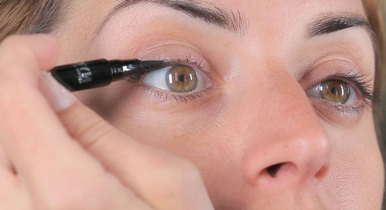 Comment faire un trait d'eyeliner | Coup de pouce